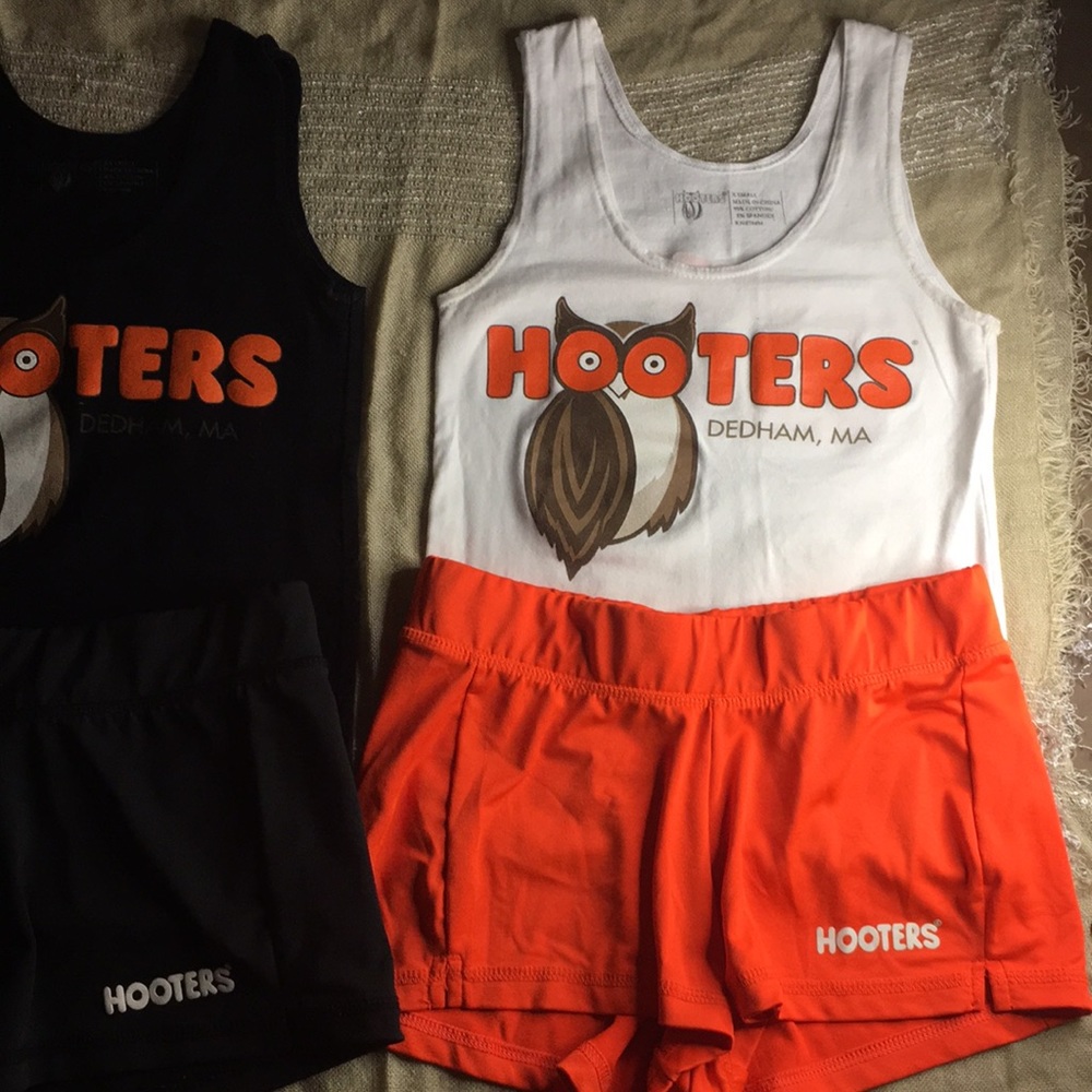 Hooters Girl Worn Uniform Tank & Shorts From Dedham M… - Gem